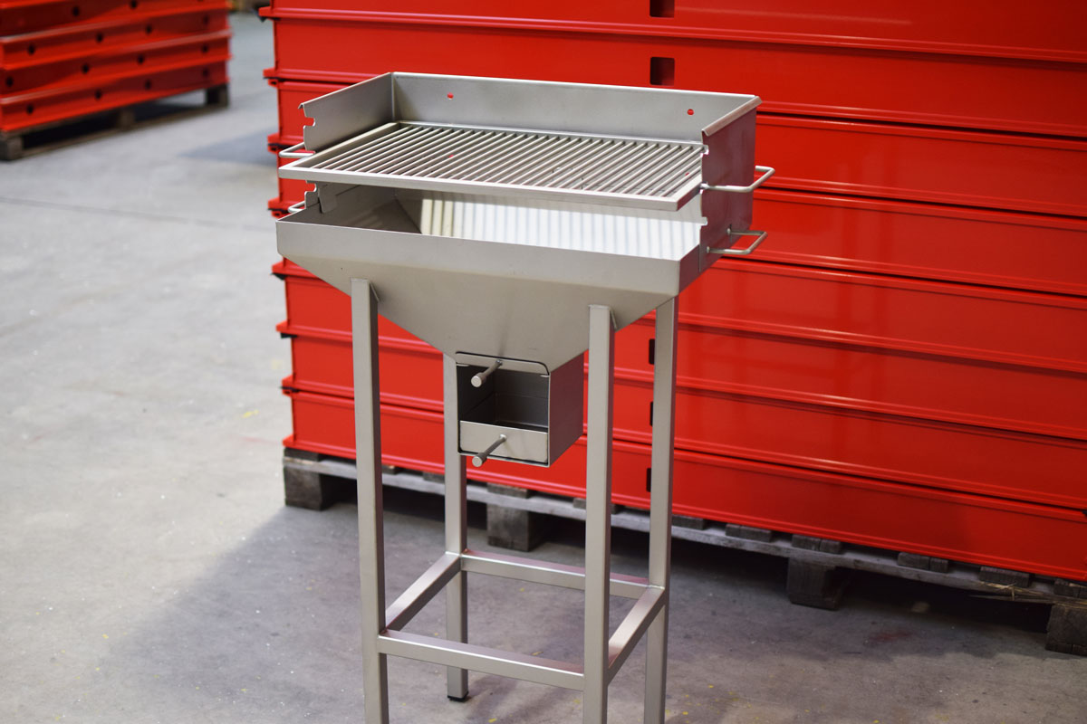 Edelstahlgrill und Feuerschale in Maßanfertigung - Metallbau Guke