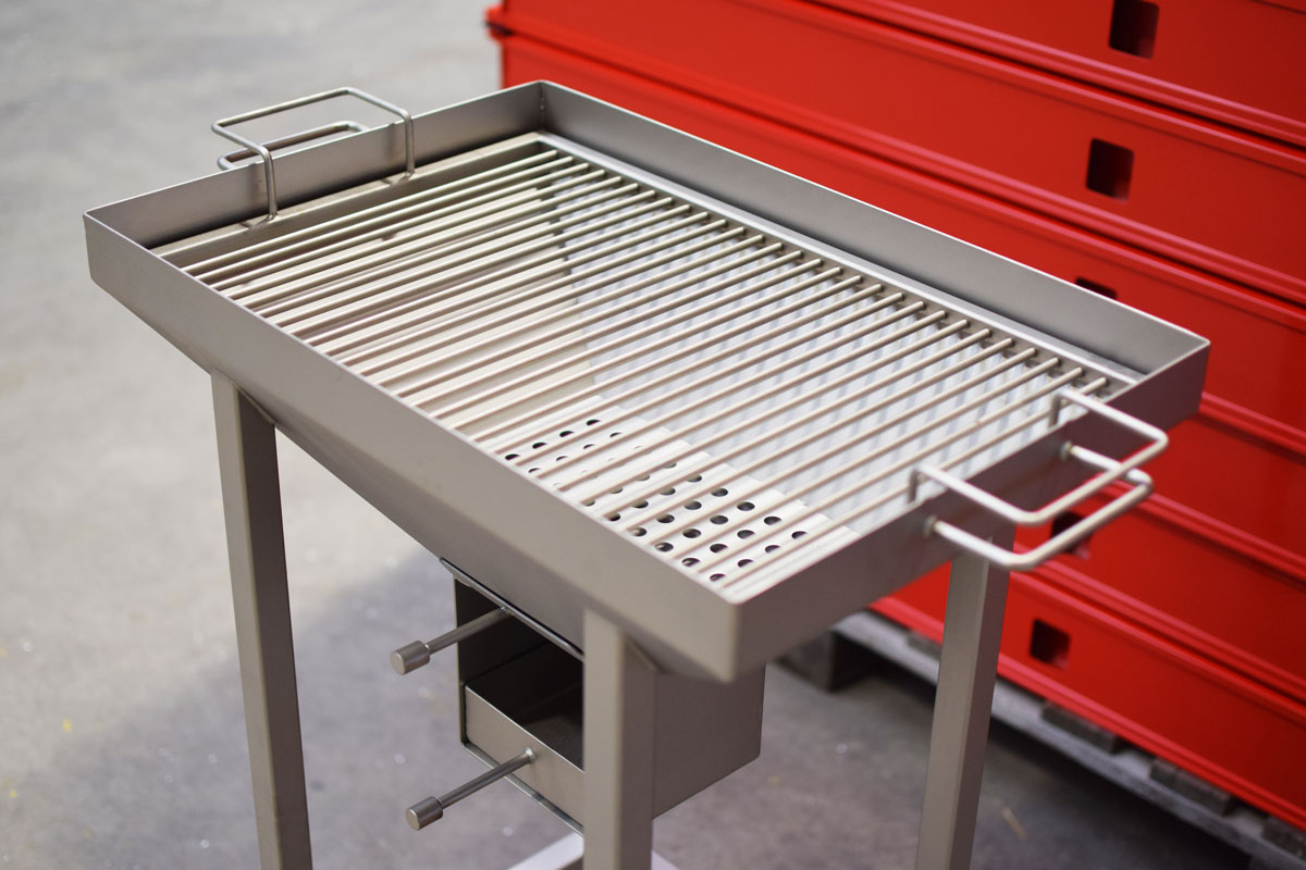 Edelstahlgrill und Feuerschale in Maßanfertigung - Metallbau Guke